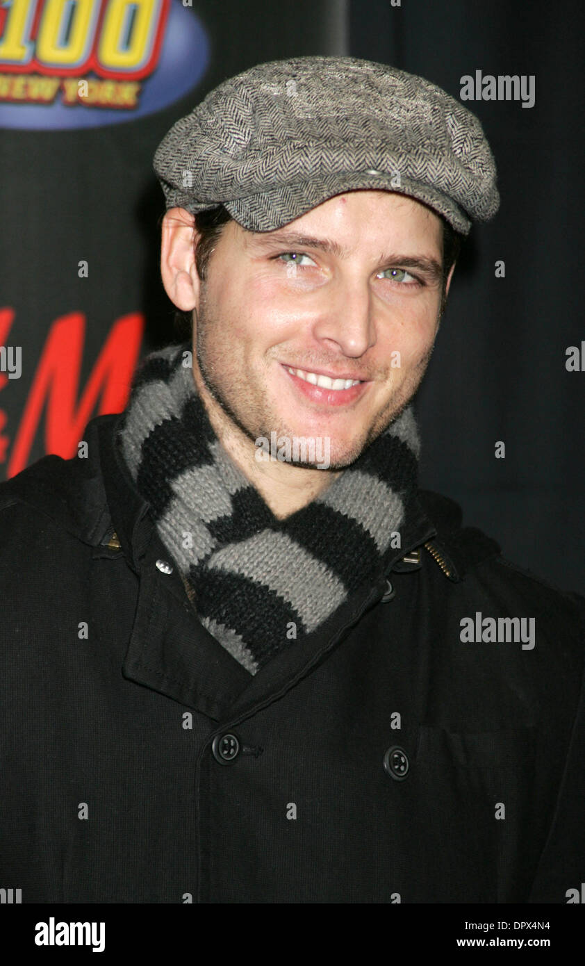 Dec 12, 2008 - New York, NY, USA - Actor PETER FACINELLI poses for ...
