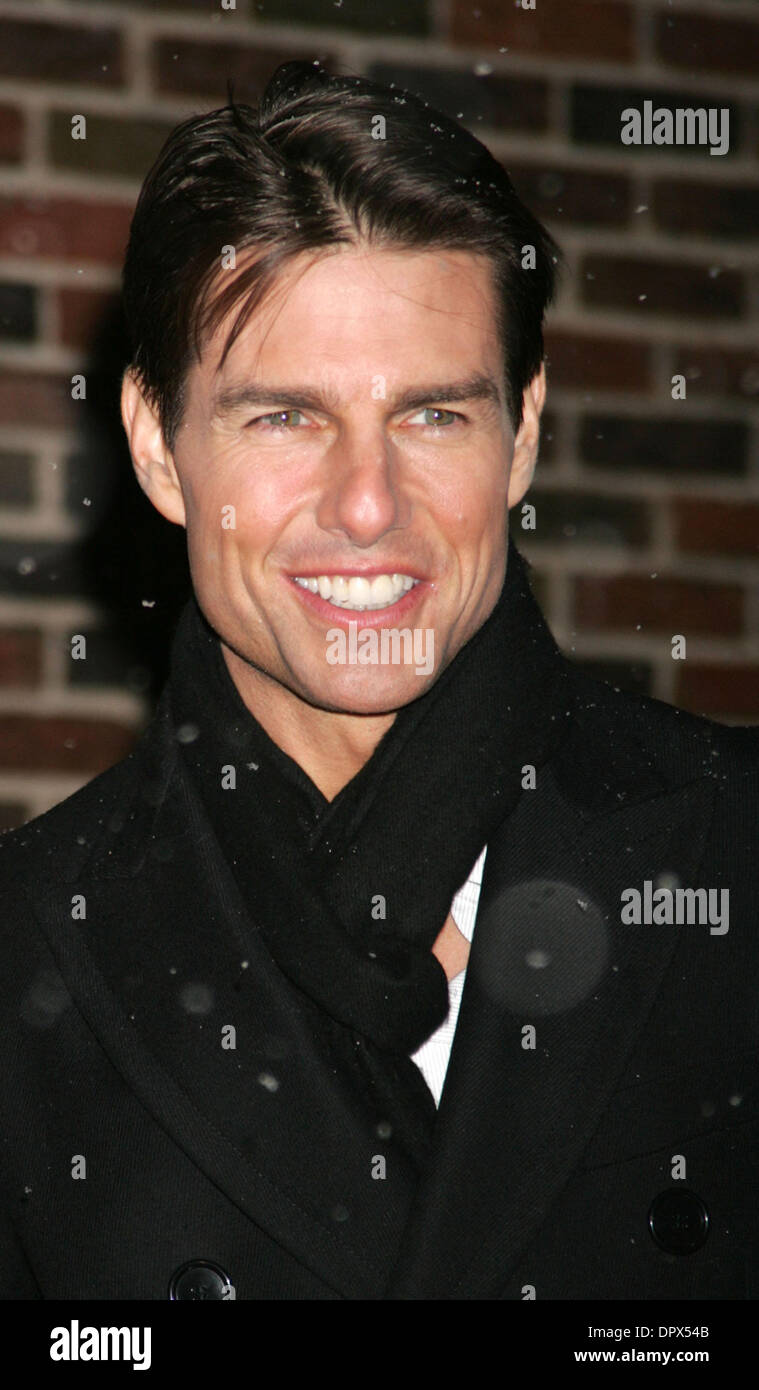 Dec 16, 2008 - New York, NY, USA - Actor TOM CRUISE exits during a snow ...