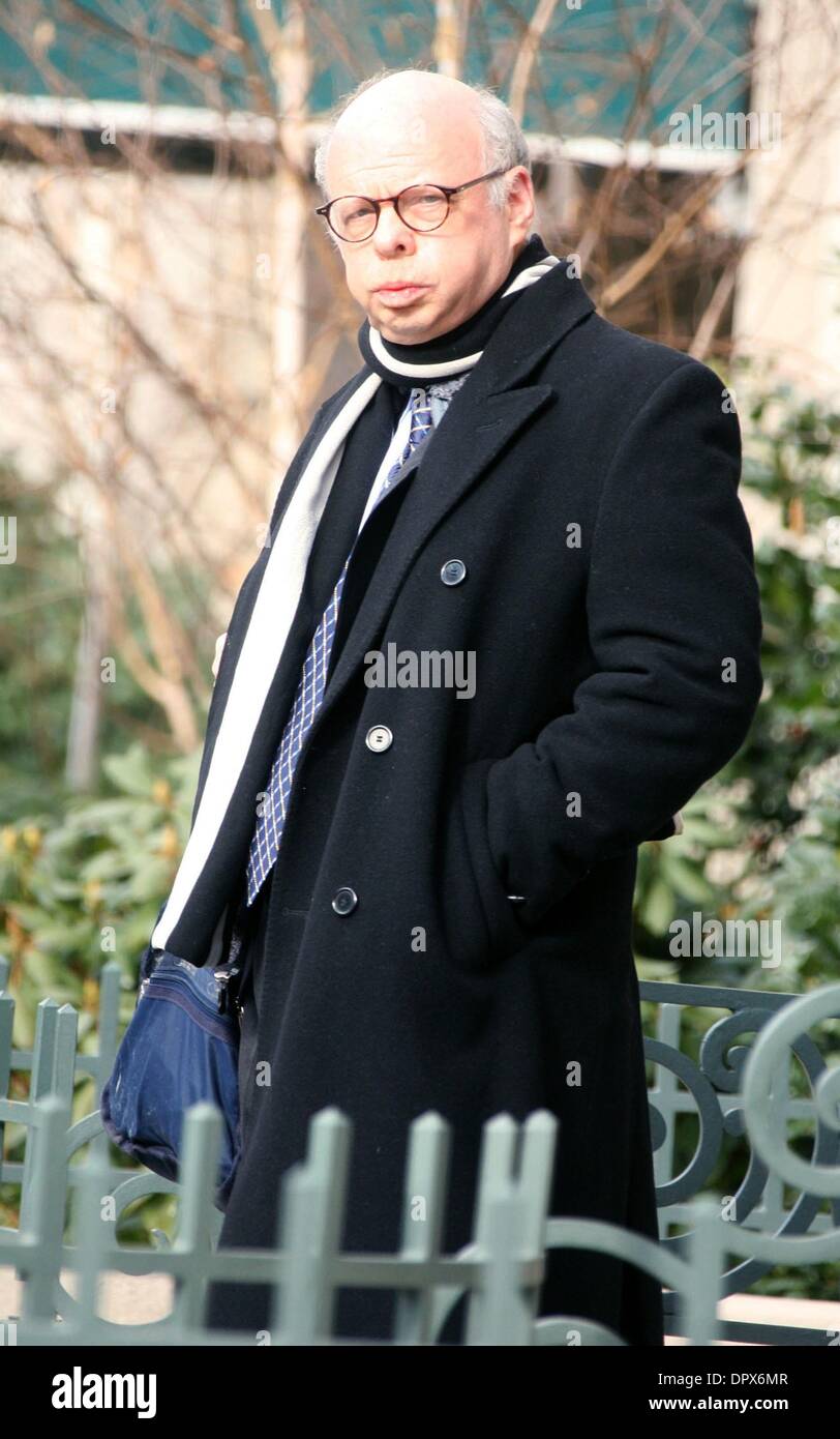 Mar 20, 2009 - New York, New York, USA - Actor WALLACE SHAWN arrives to ...