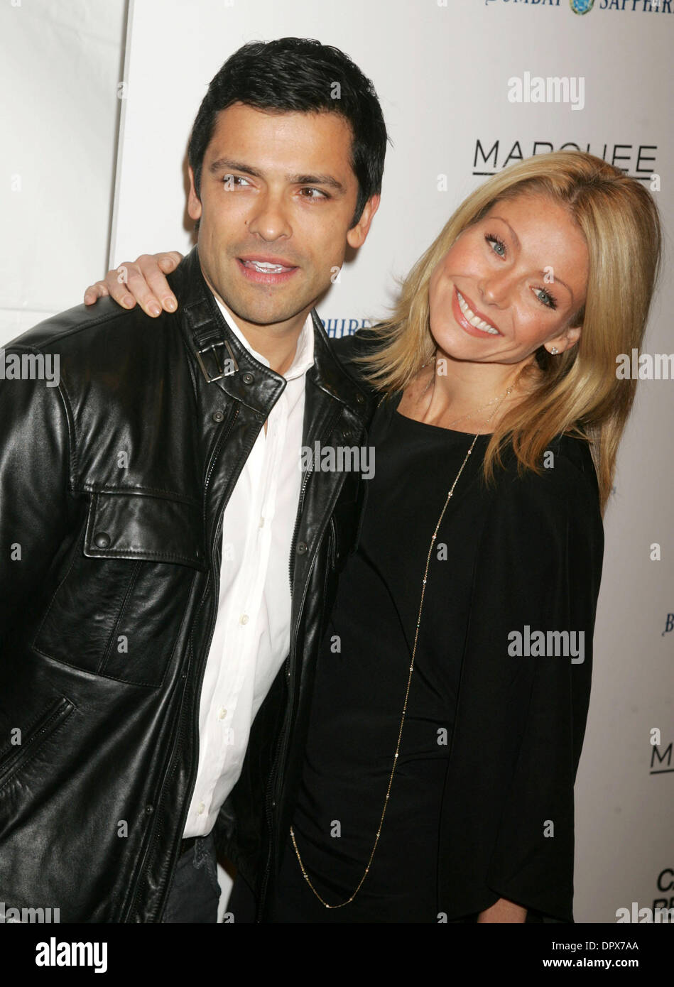 Mark consuelos at arrivals hi-res stock photography and images - Alamy