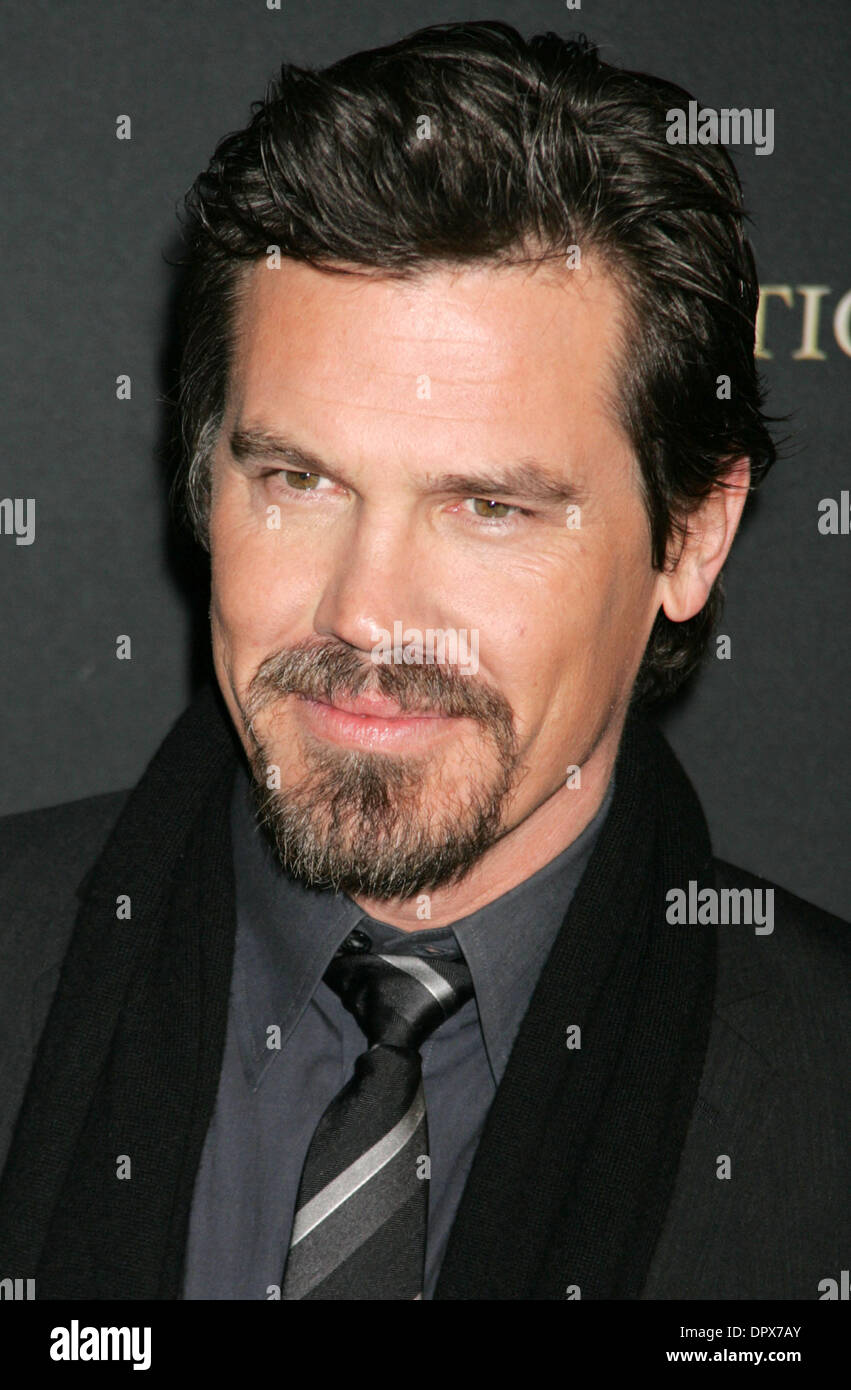 Jan 14, 2009 - New York, NY, USA - Actor JOSH BROLIN arrives for the ...