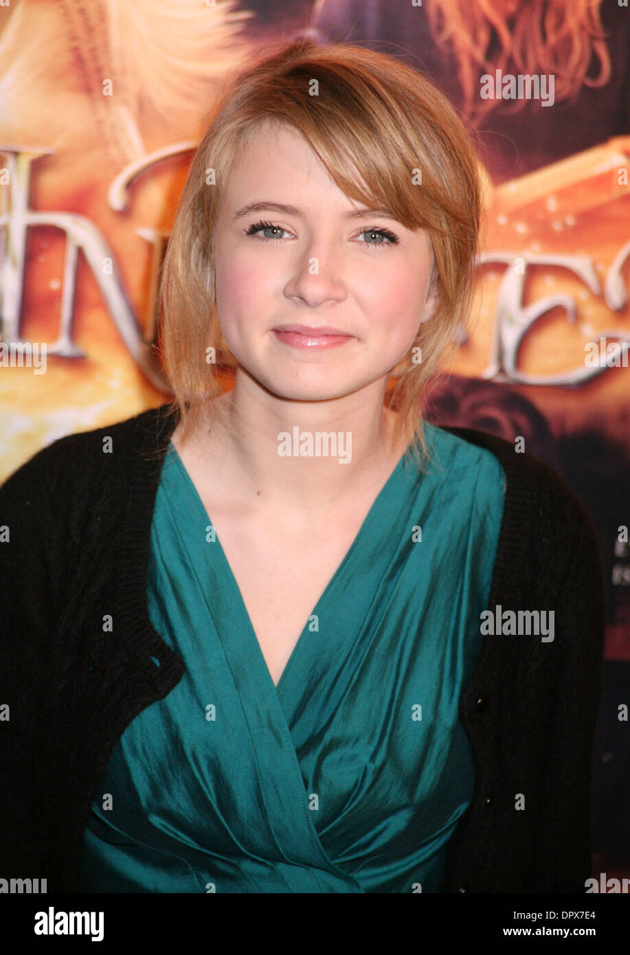 Eliza hope bennett hi-res stock photography and images - Alamy