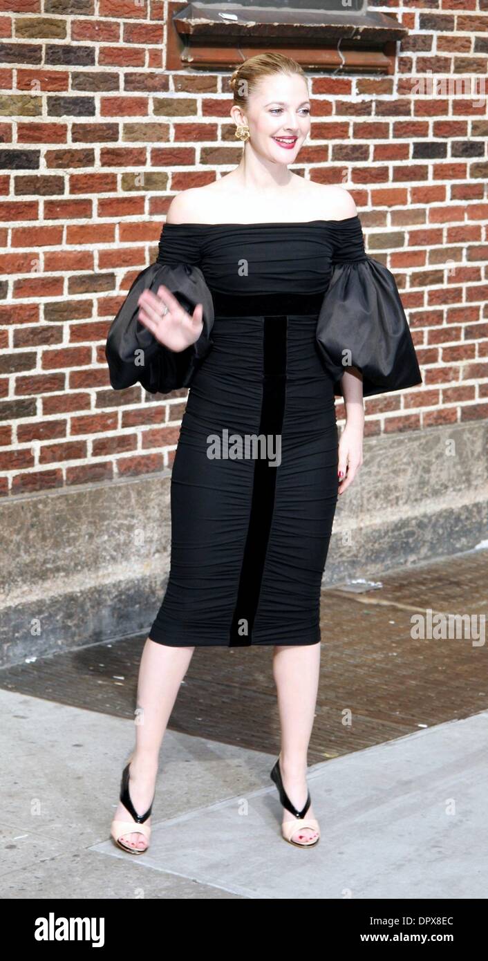 Apr 15, 2009 - New York, New York, USA - Actress DREW BARRYMORE poses ...