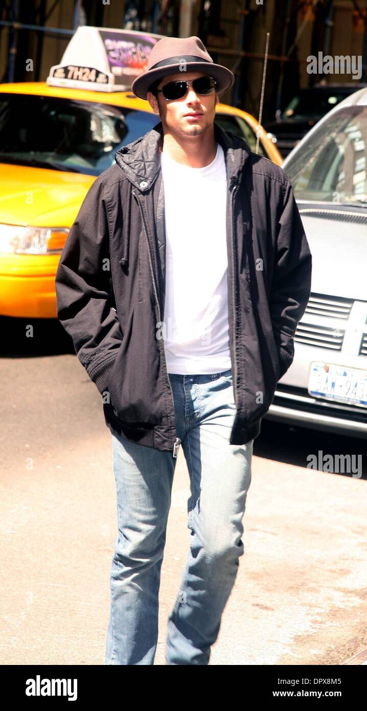 Apr 18, 2009 - New York, New York, USA - Madonna's boyfriend JESUS LUZ ...