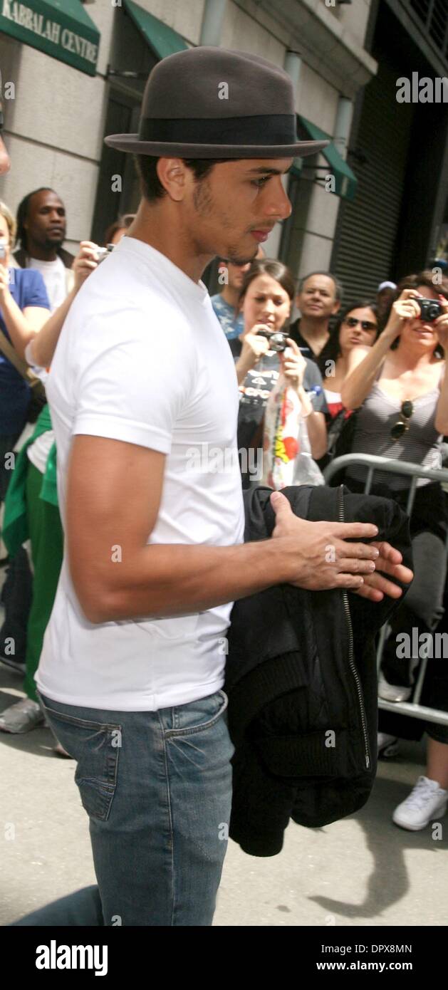 Apr 18, 2009 - New York, New York, USA - Madonna's boyfriend JESUS LUZ ...