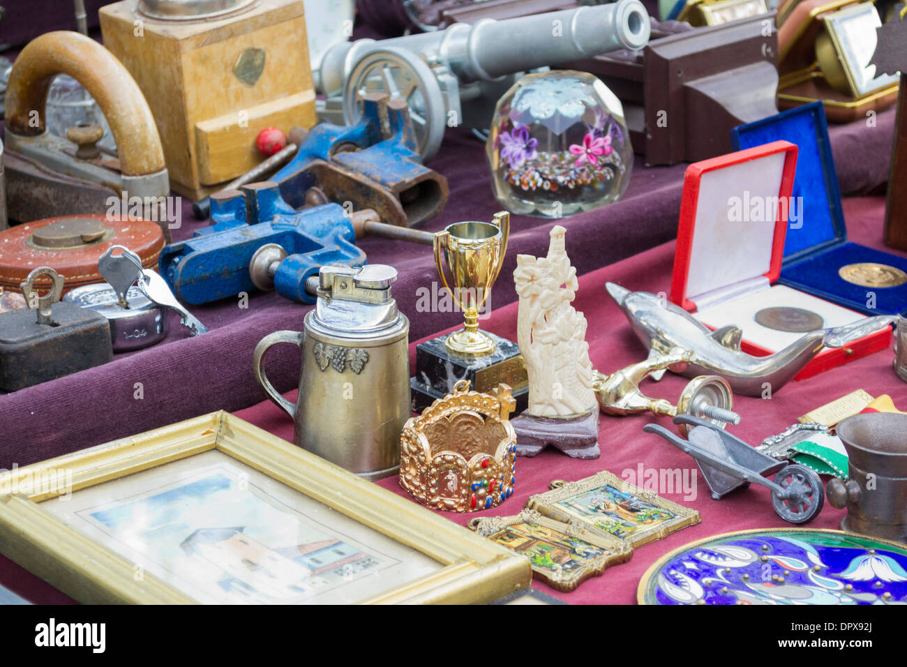 Old stuff for sale hi-res stock photography and images - Alamy