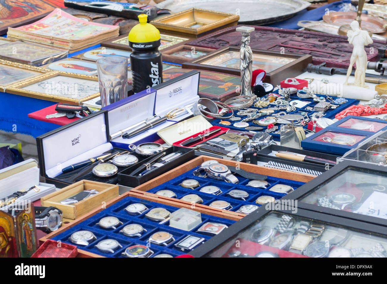 Old stuff for sale hi-res stock photography and images - Alamy