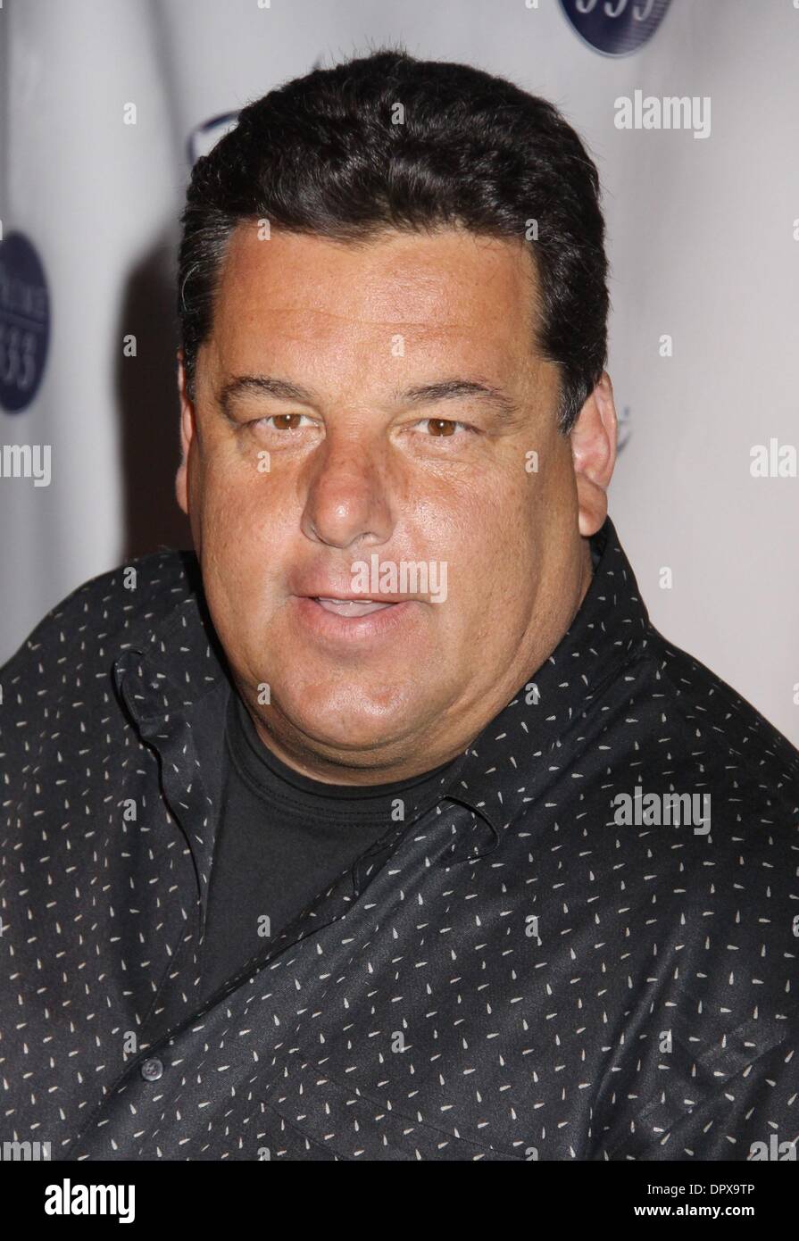 Apr 27, 2009 - New York, New York, USA - Actor STEVE SCHIRRIPA attends ...