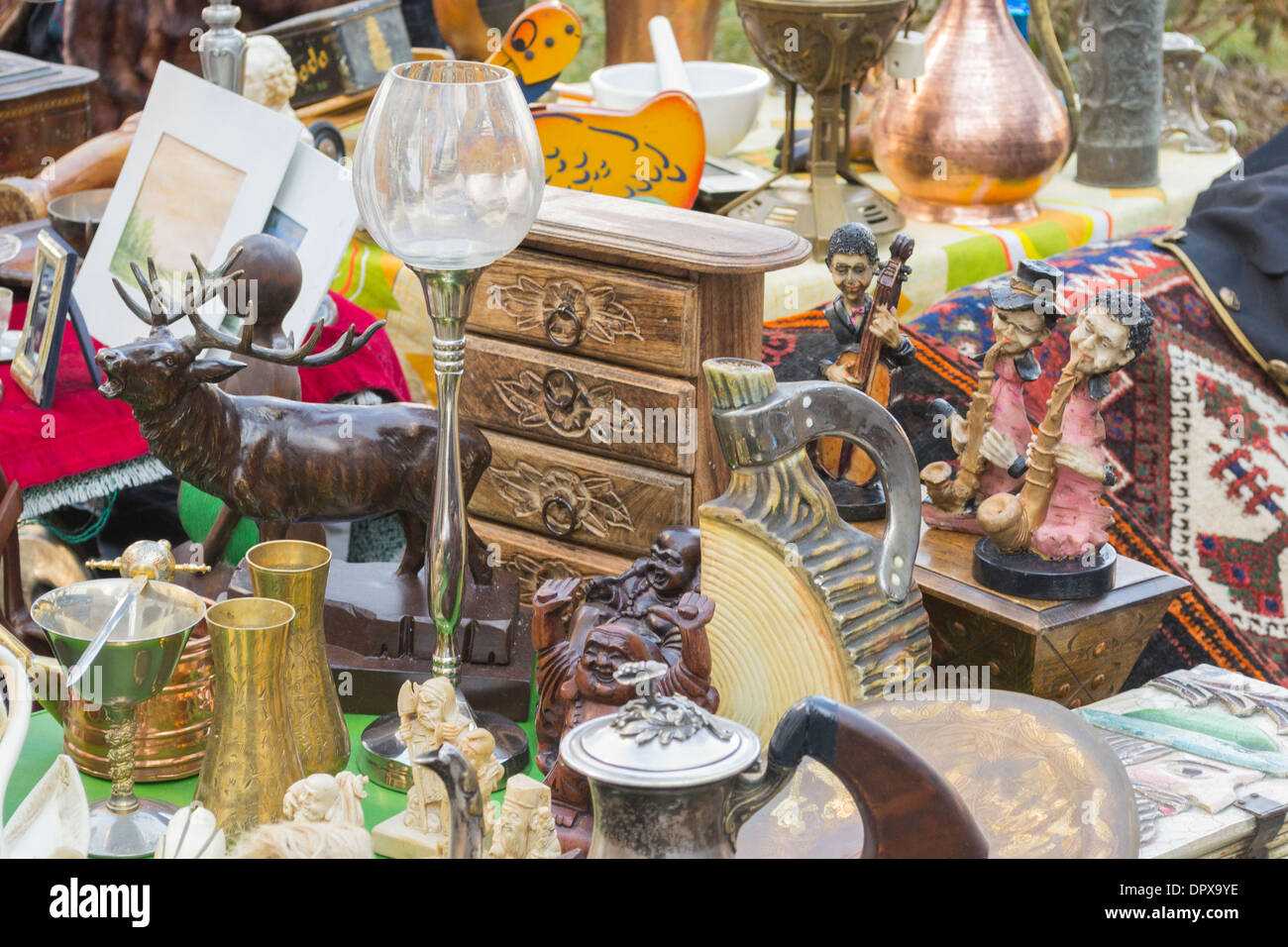 Old stuff for sale hi-res stock photography and images - Alamy