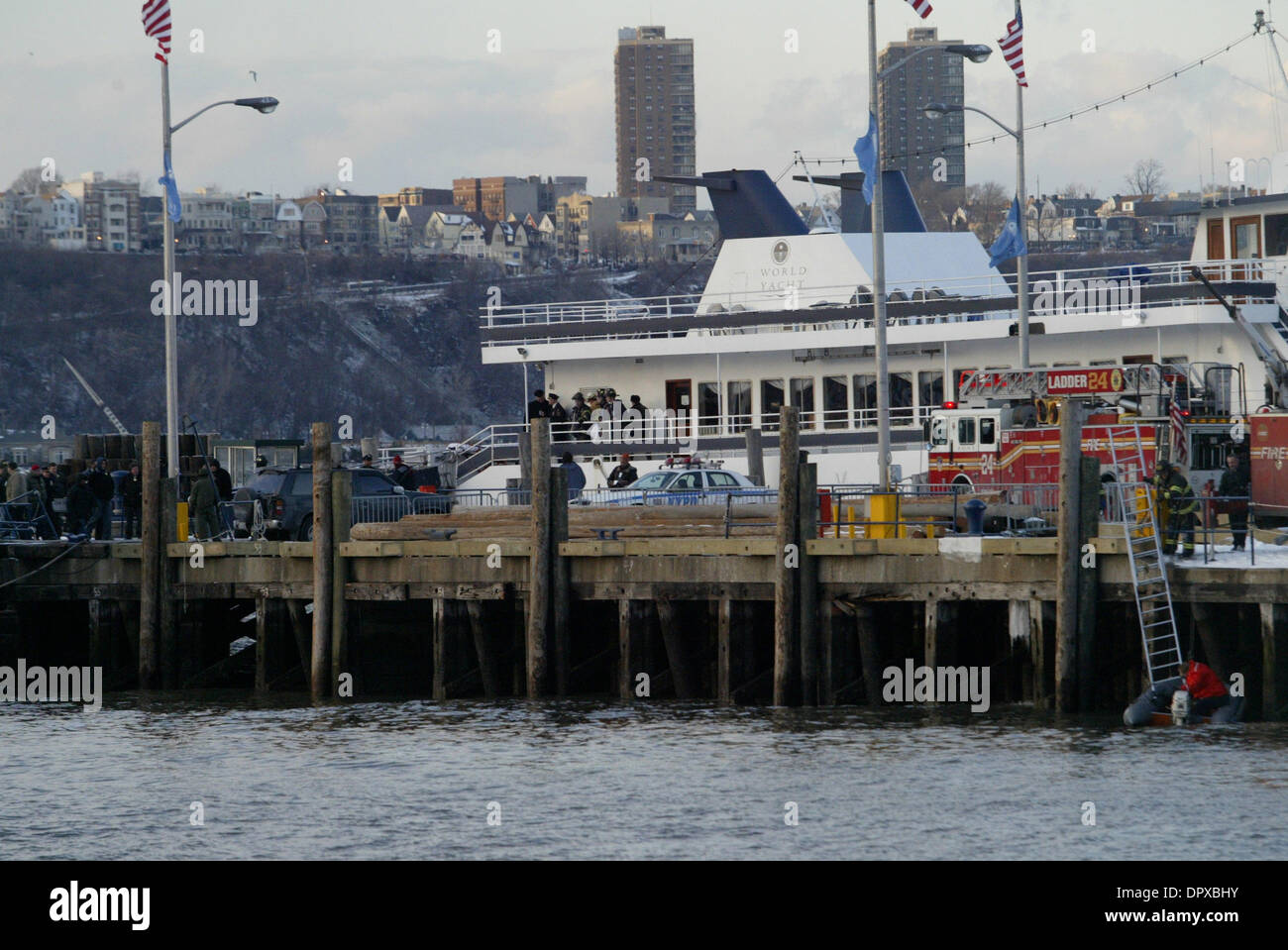 Jan 15, 2009 - Manhattan, New York, USA - View of the Waterways crew ...