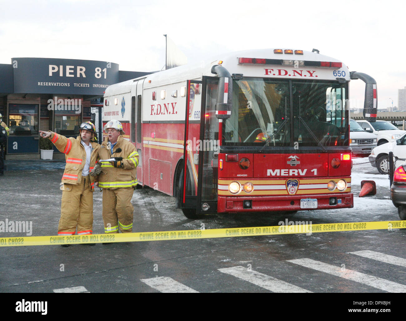 Jan 15, 2009 - New York, NY, USA - Firemen stand behind police lines ...