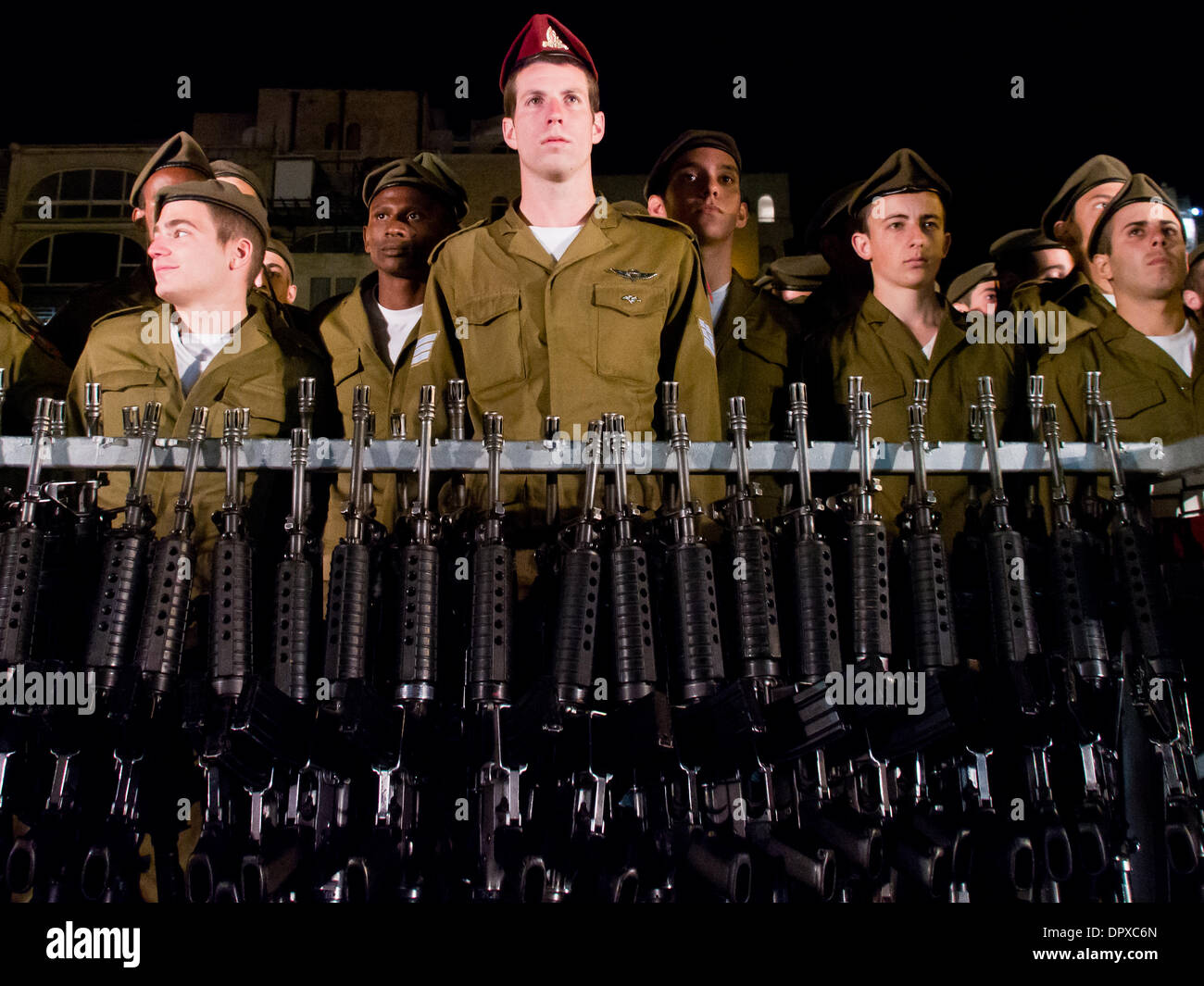 Idf paratroopers kotel ceremony hi-res stock photography and images - Alamy