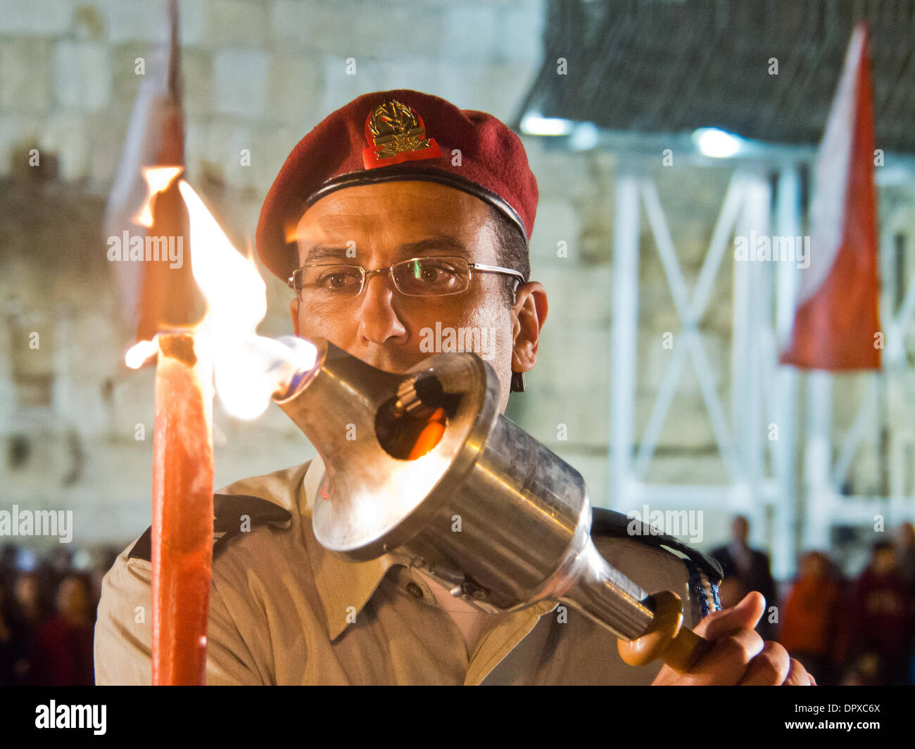 Idf paratroopers kotel ceremony hi-res stock photography and images - Alamy