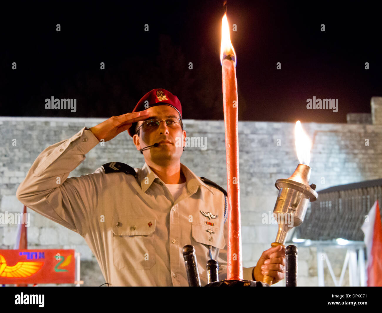 Idf paratroopers kotel ceremony hi-res stock photography and images - Alamy