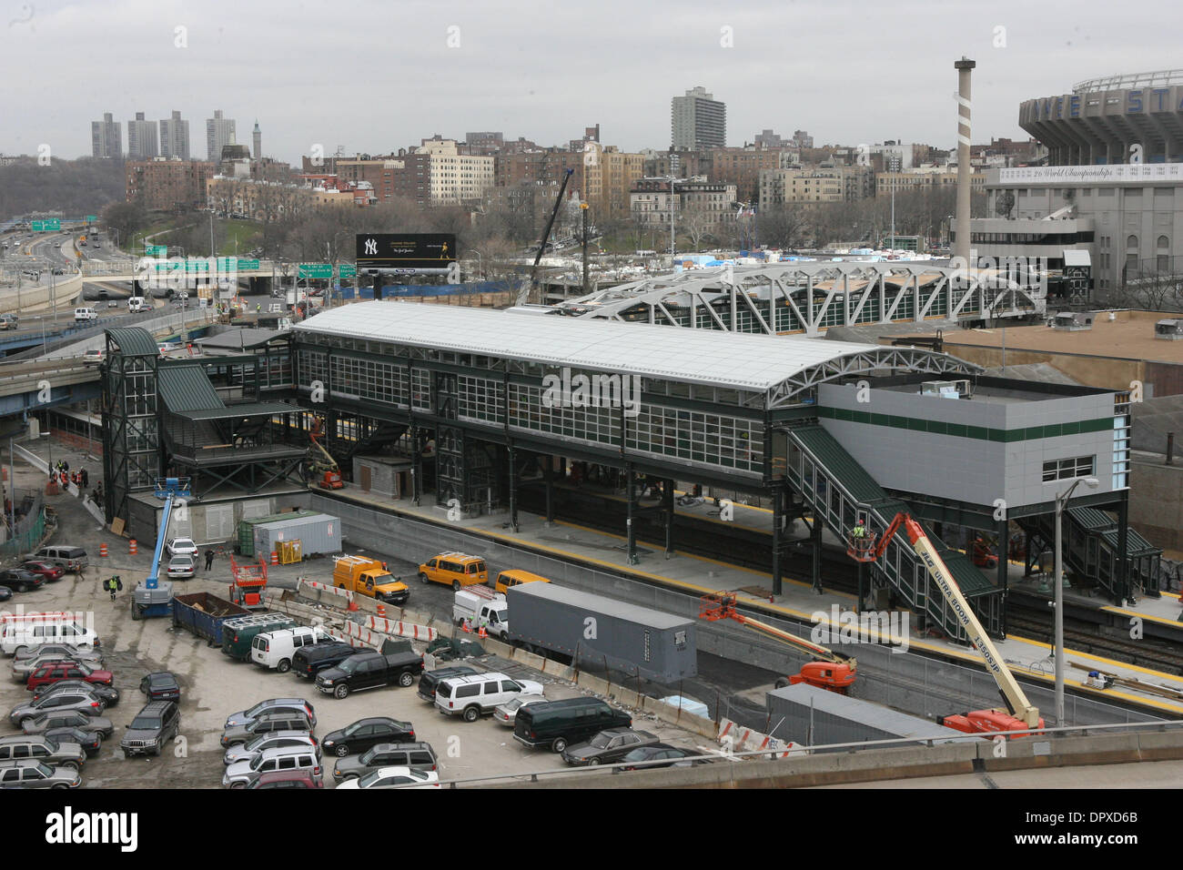 Yankee stadium train station hi-res stock photography and images - Alamy