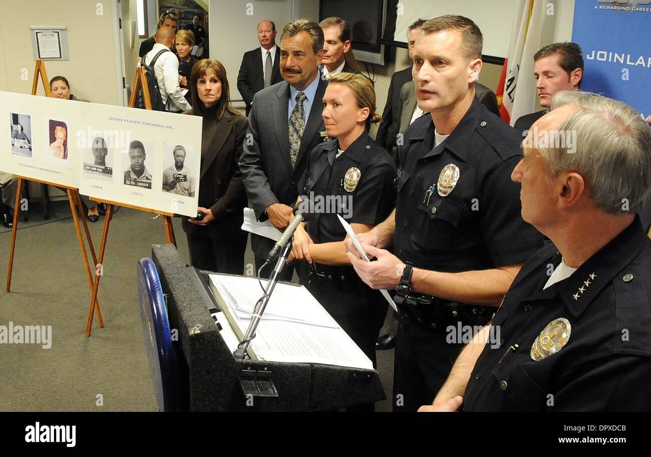 Apr 30, 2009 - Los Angeles, California, USA - LAPD arresting officers ...
