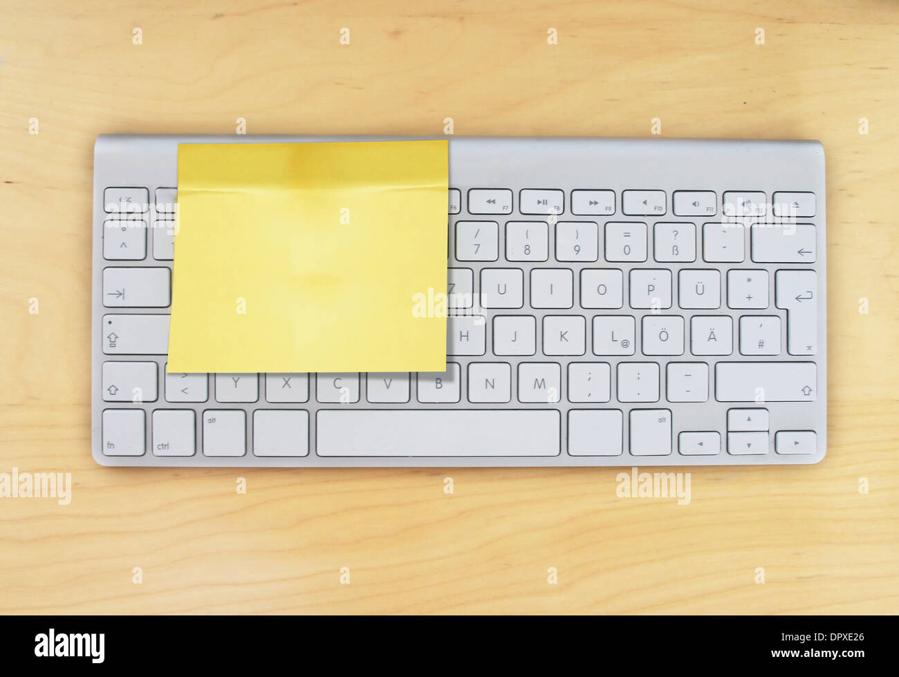 computer keyboard with note Stock Photo - Alamy