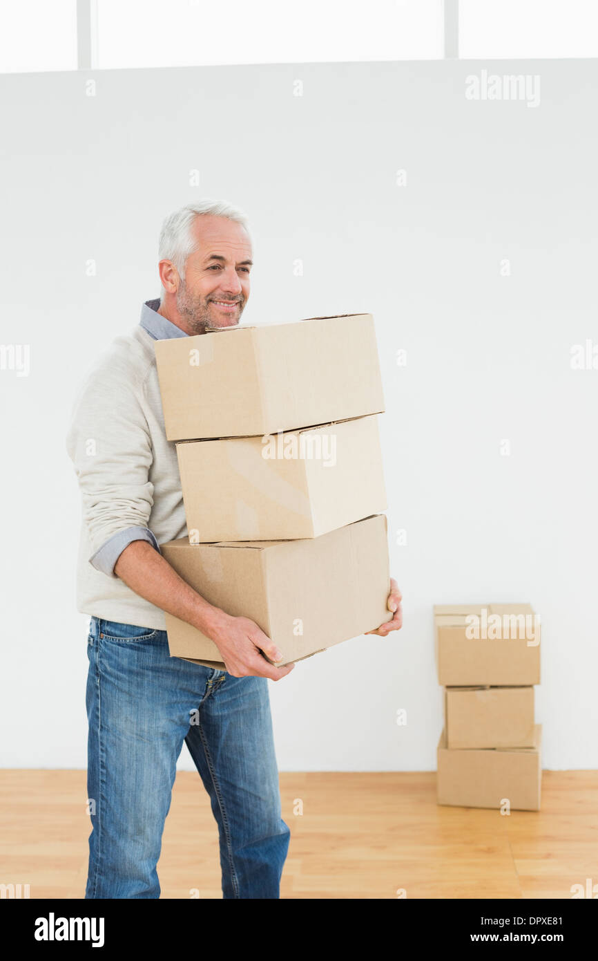 Man carrying boxes moving house hi-res stock photography and images - Alamy