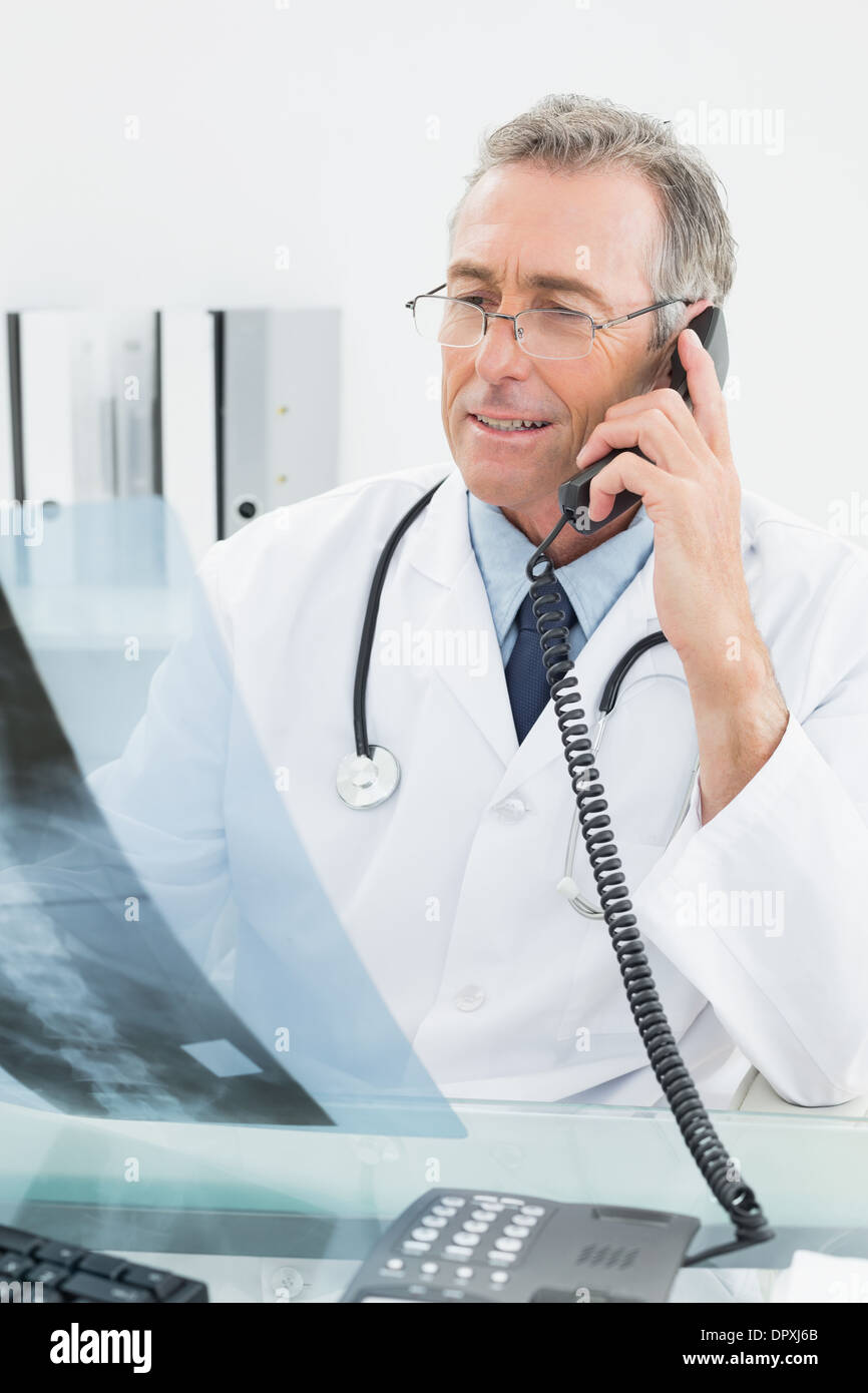 Doctor looking ray picture on hi-res stock photography and images - Alamy