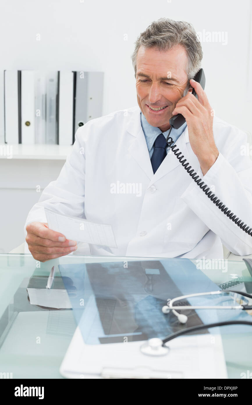 Looking telephone hi-res stock photography and images - Alamy