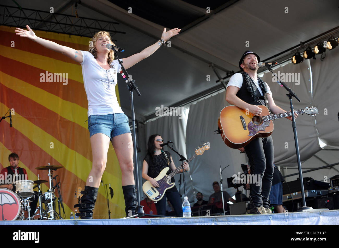 May 01, 2009 - New Orleans, Louisiana, USA - Singer JENNIFER NETTLES ...