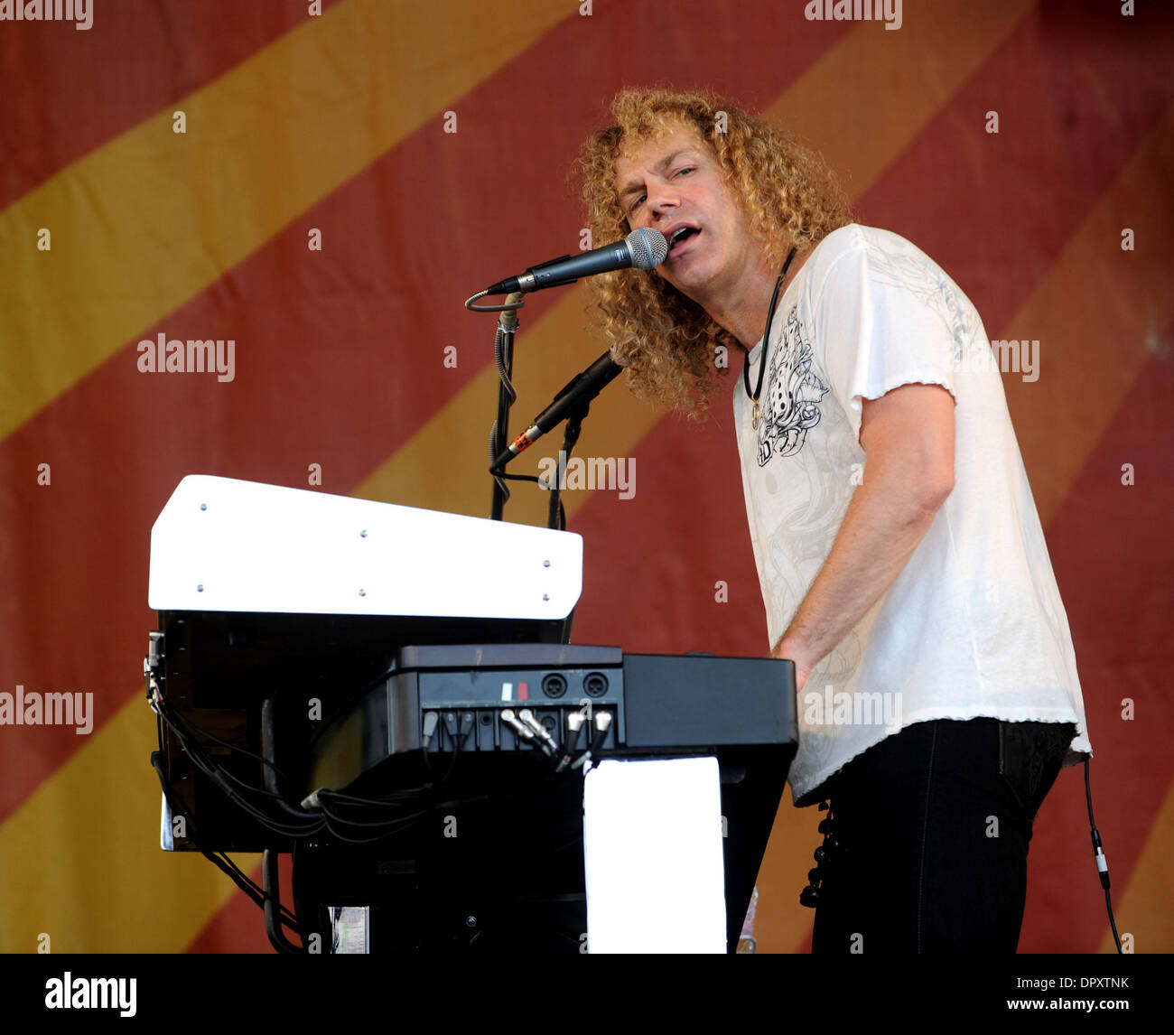 Keyboardist david bryan hi-res stock photography and images - Alamy
