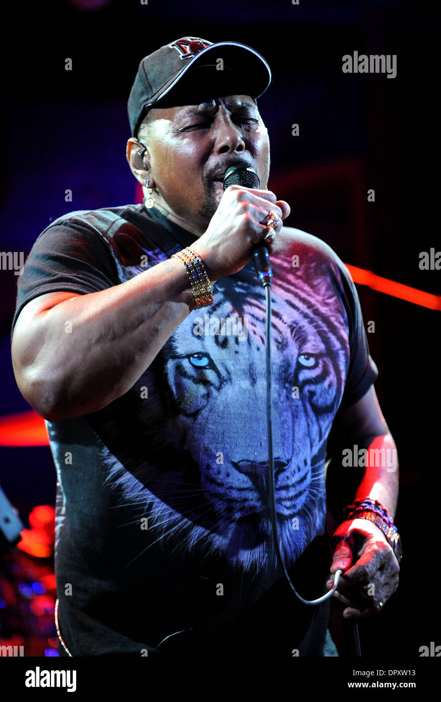 Aaron neville live hi-res stock photography and images - Alamy