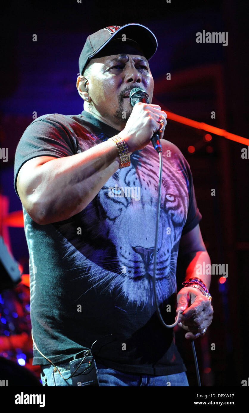 Aaron neville live hi-res stock photography and images - Alamy