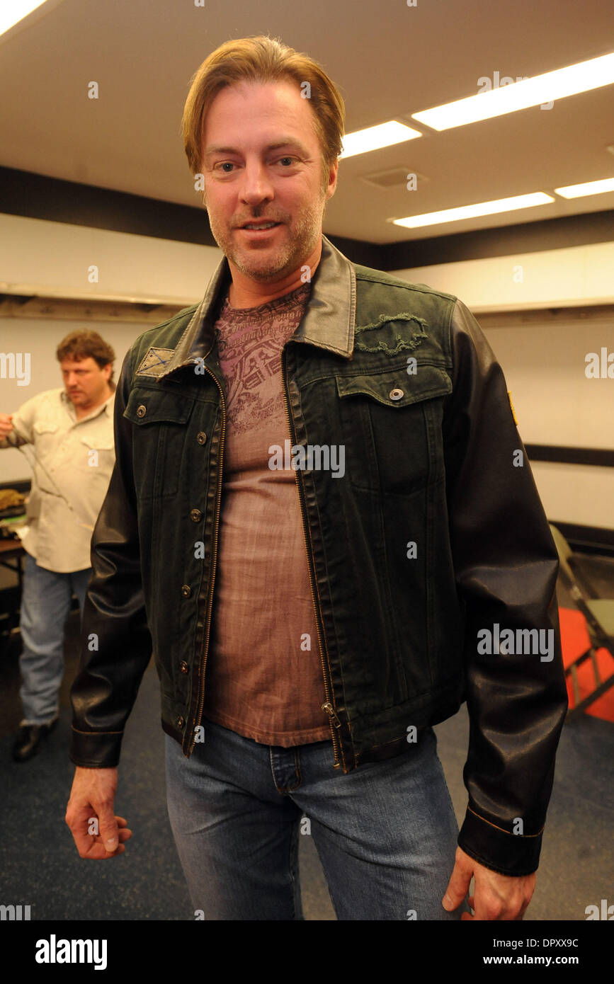 Jan 24, 2009 - Hampton, Virginia - Singer DARRYL WORLEY takes a moment ...