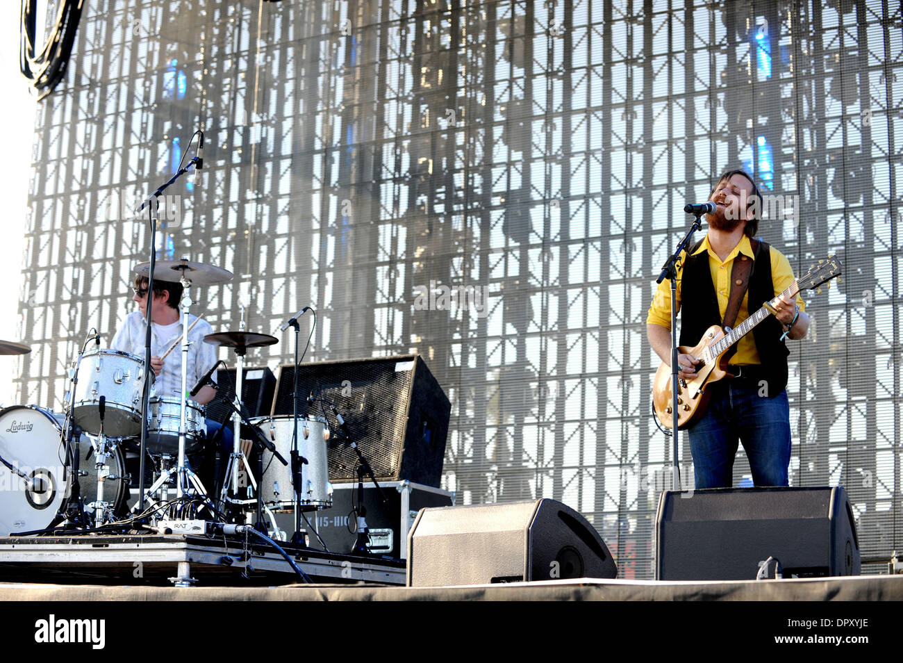 Apr 17, 2009 - Indio, California, USA - Singer/Guitarist DAN AUERBACH ...