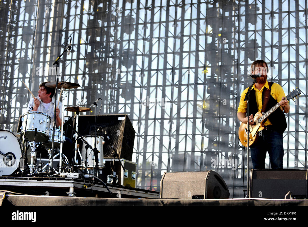 Apr 17, 2009 - Indio, California, USA - Singer/Guitarist DAN AUERBACH ...