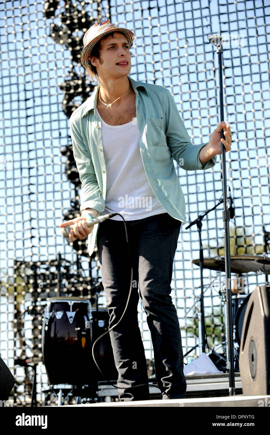 Apr 18, 2009 - Indio, California, USA - Singer PAOLO NUTINI performs ...