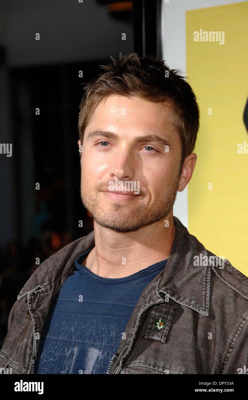 K61504MGE.ERIC WINTER during the premiere of the new movie from Warner ...