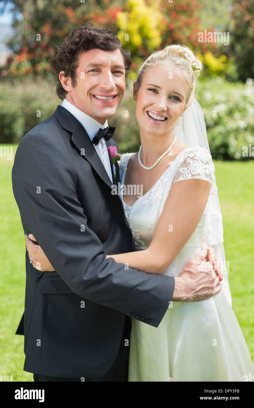 Couple groom bride hugging hi-res stock photography and images - Alamy
