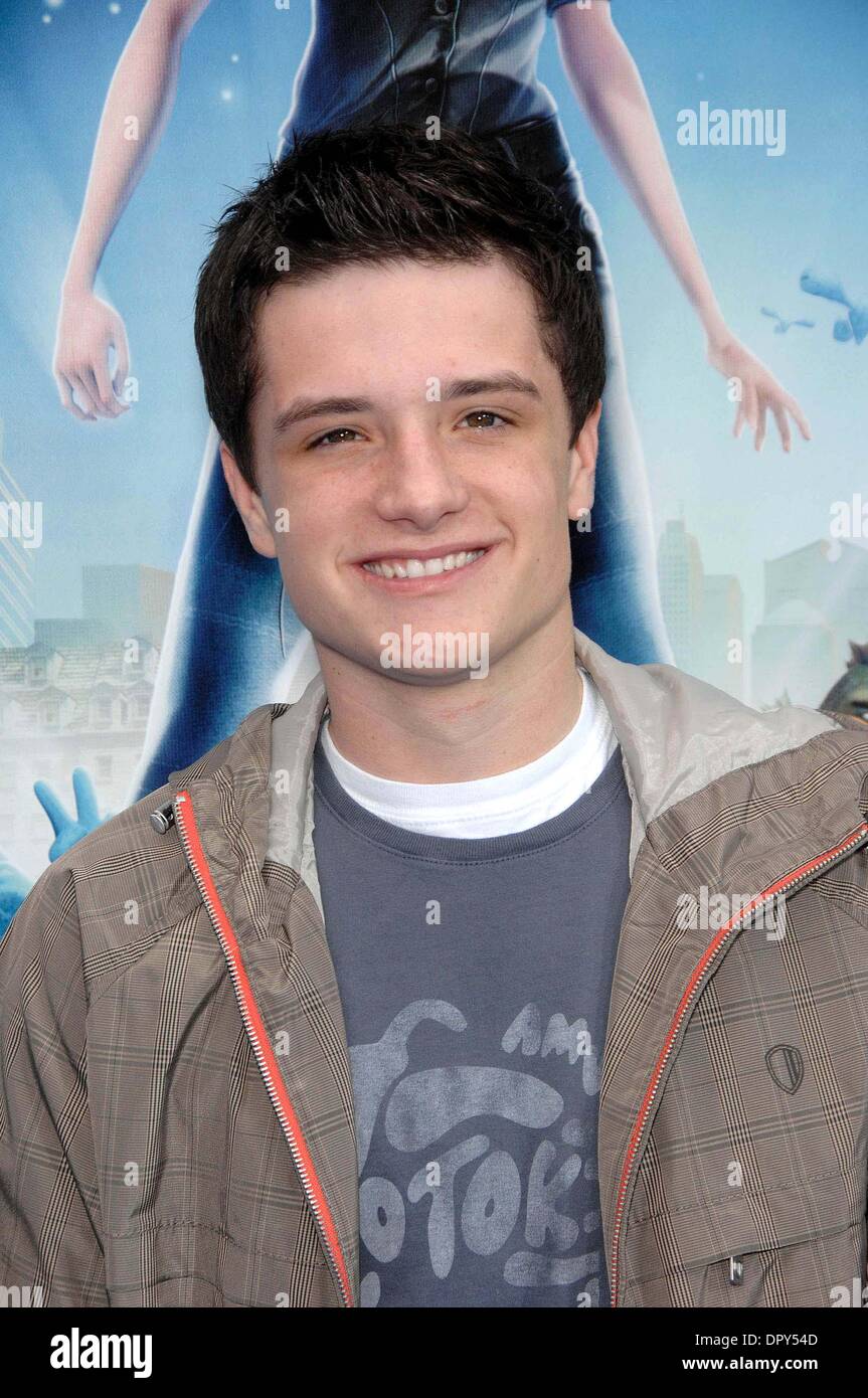 Josh hutcherson during hi-res stock photography and images - Alamy