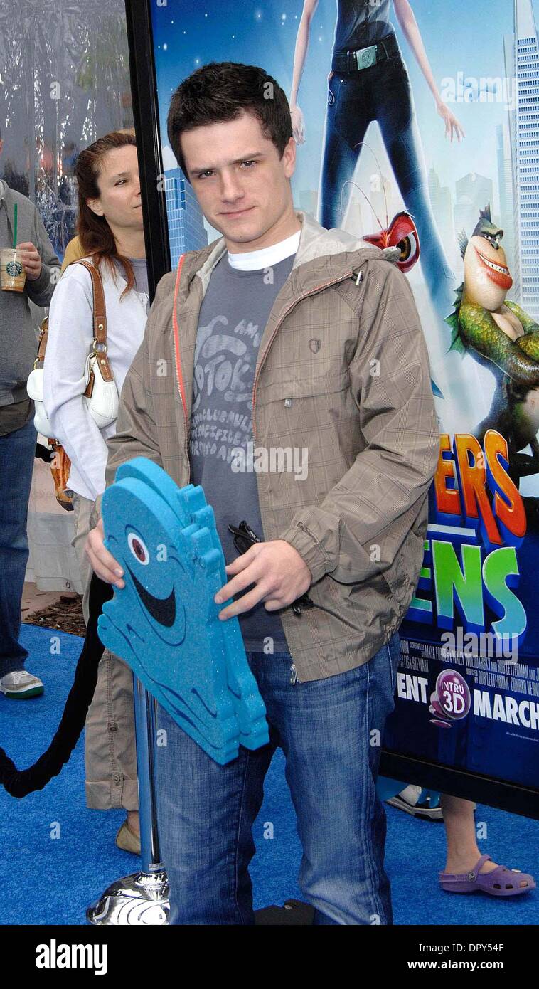 Josh hutcherson during hi-res stock photography and images - Alamy