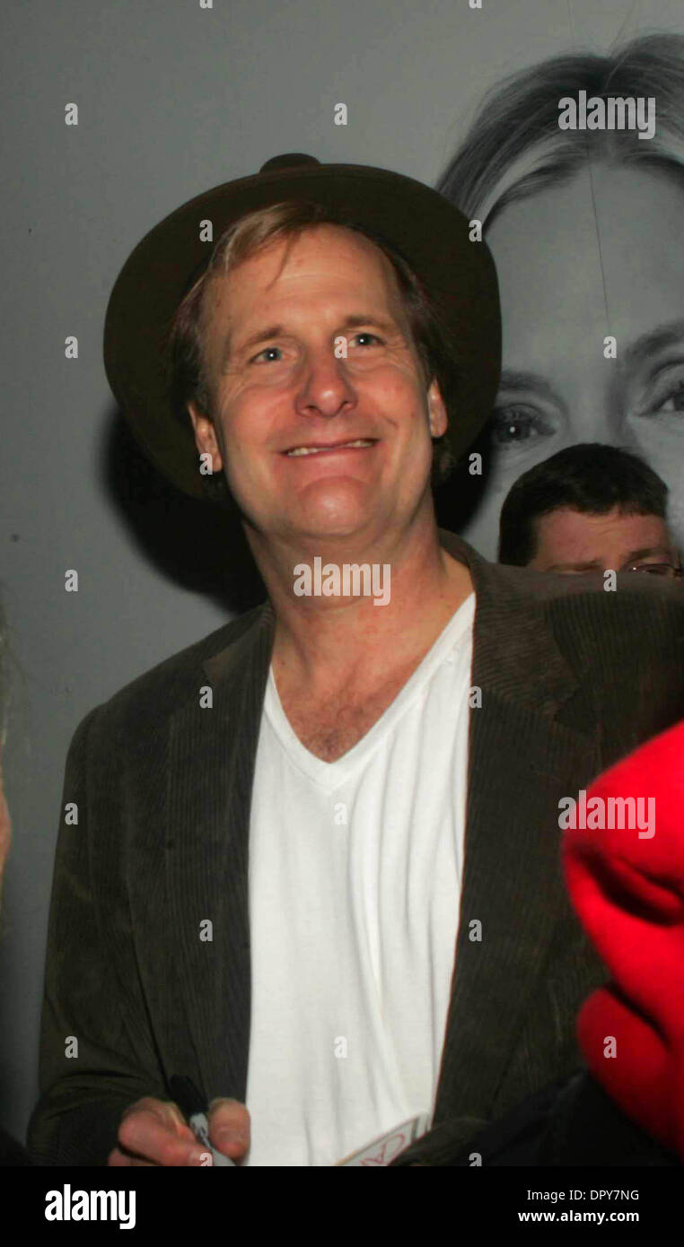 K61592RM.Cast of ''GODS OF CARNAGE'' exit a preview performance at the ...