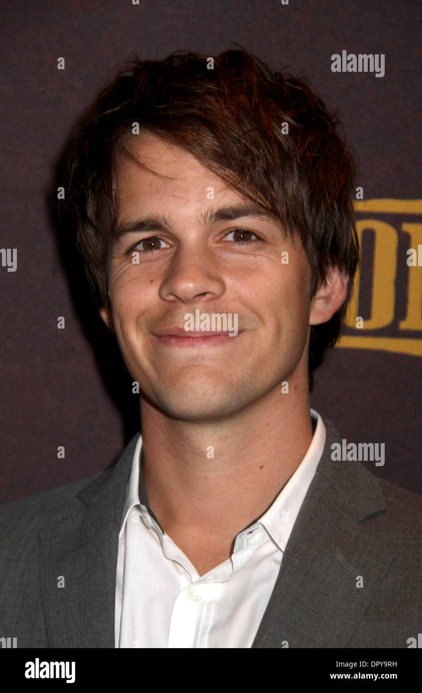 New York, New York, USA. 16th Jan, 2014. Actor JOHNNY SIMMONS attends ...