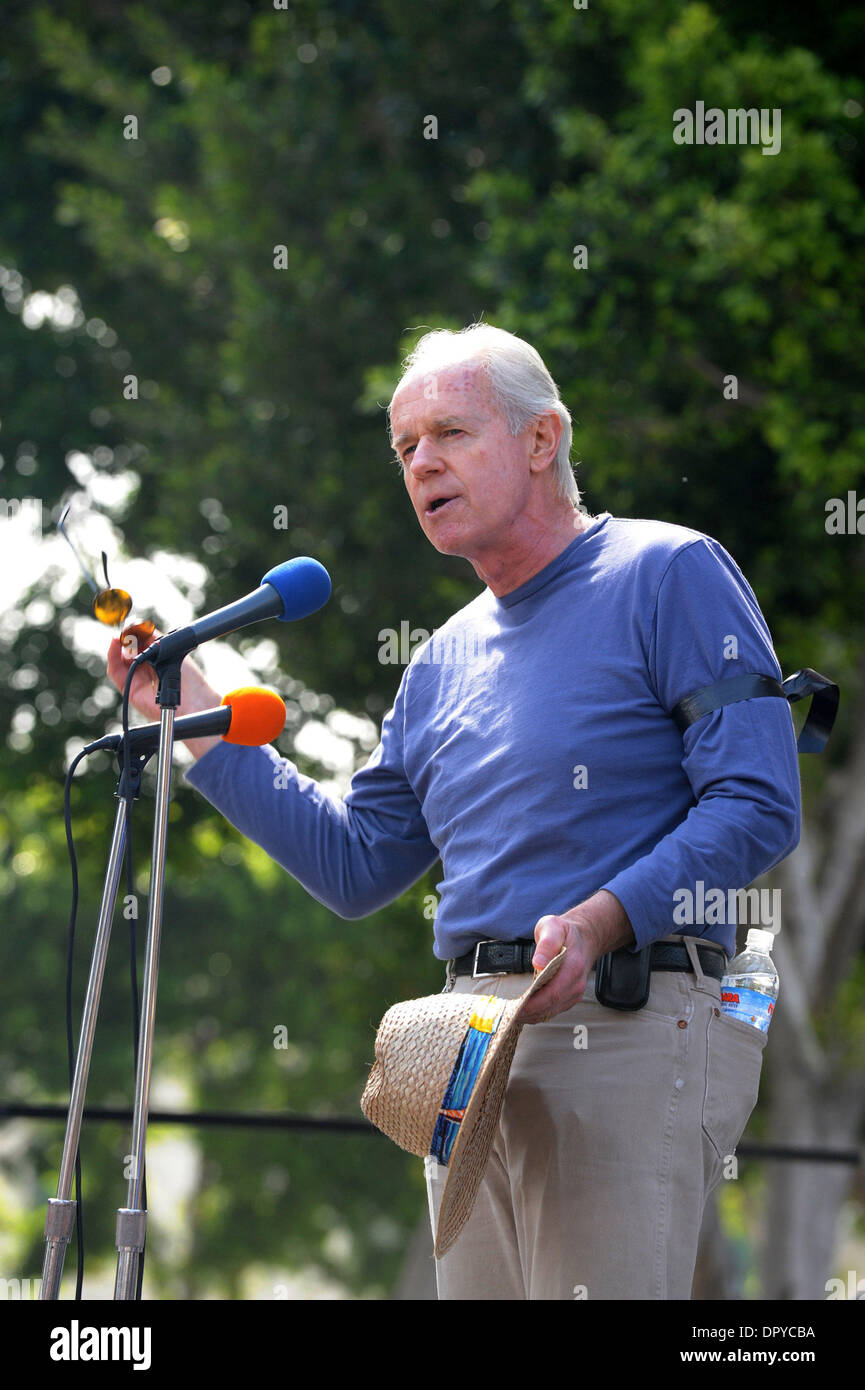 Apr 05, 2009 - Los Angeles, California, USA - Actor MIKE FARRELL ...