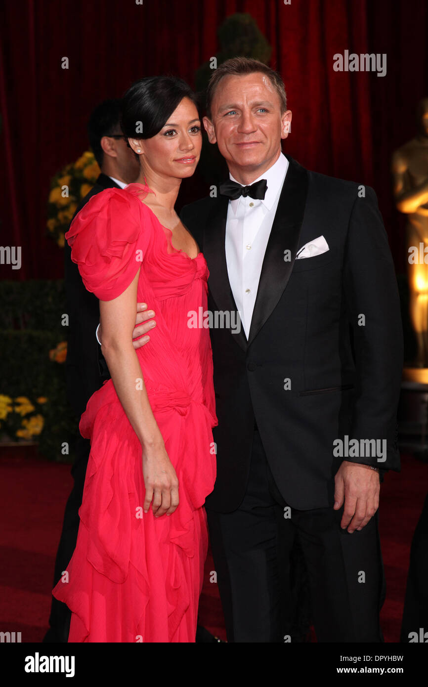 Daniel craig and girlfriend hi-res stock photography and images - Alamy