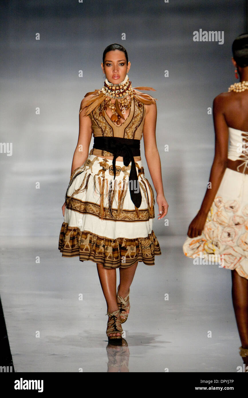 Mar 25, 2009 - Miami Beach, Florida, USA - Models on the catwalk during ...