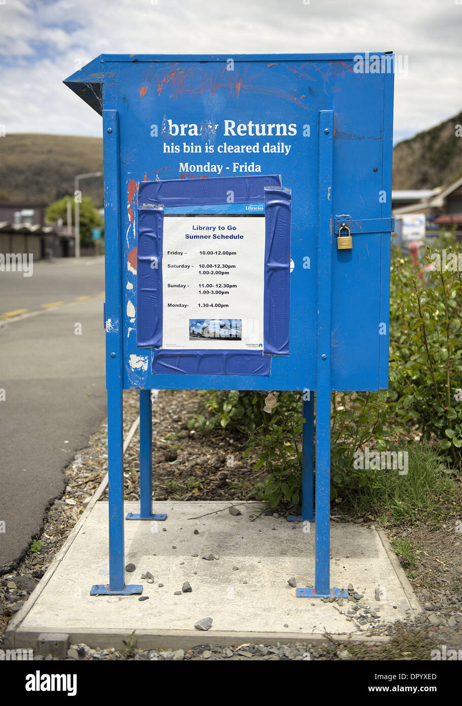 Library book drop hi-res stock photography and images - Alamy