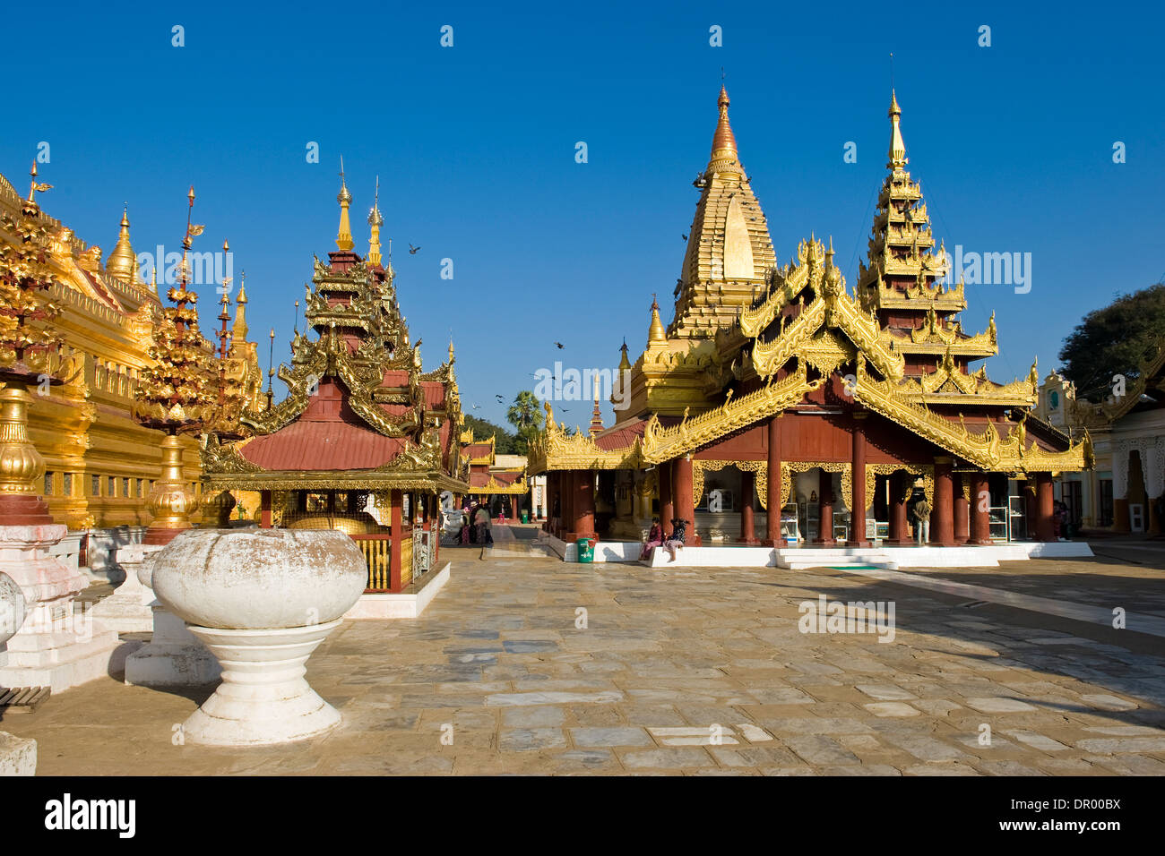 Myanmar, Bagan, Shwe Zigon paya Stock Photo - Alamy
