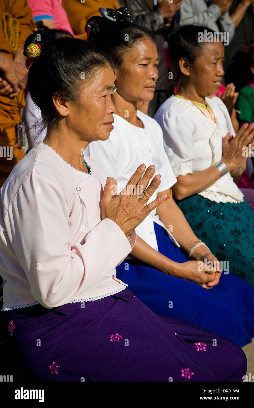Myanmar, Bagan, Shwe Zigon paya, women Stock Photo - Alamy