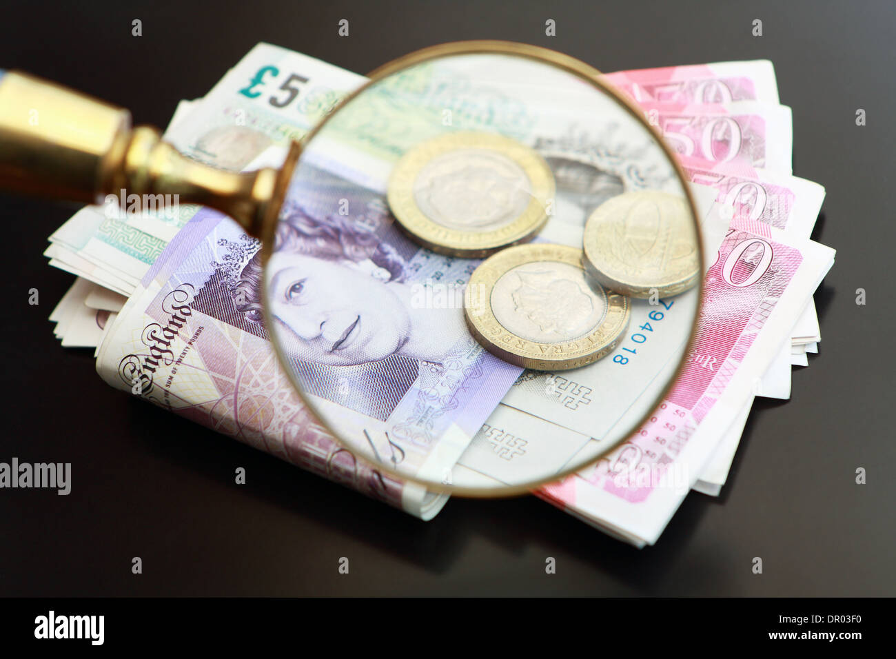 50 pound note stack hi-res stock photography and images - Alamy
