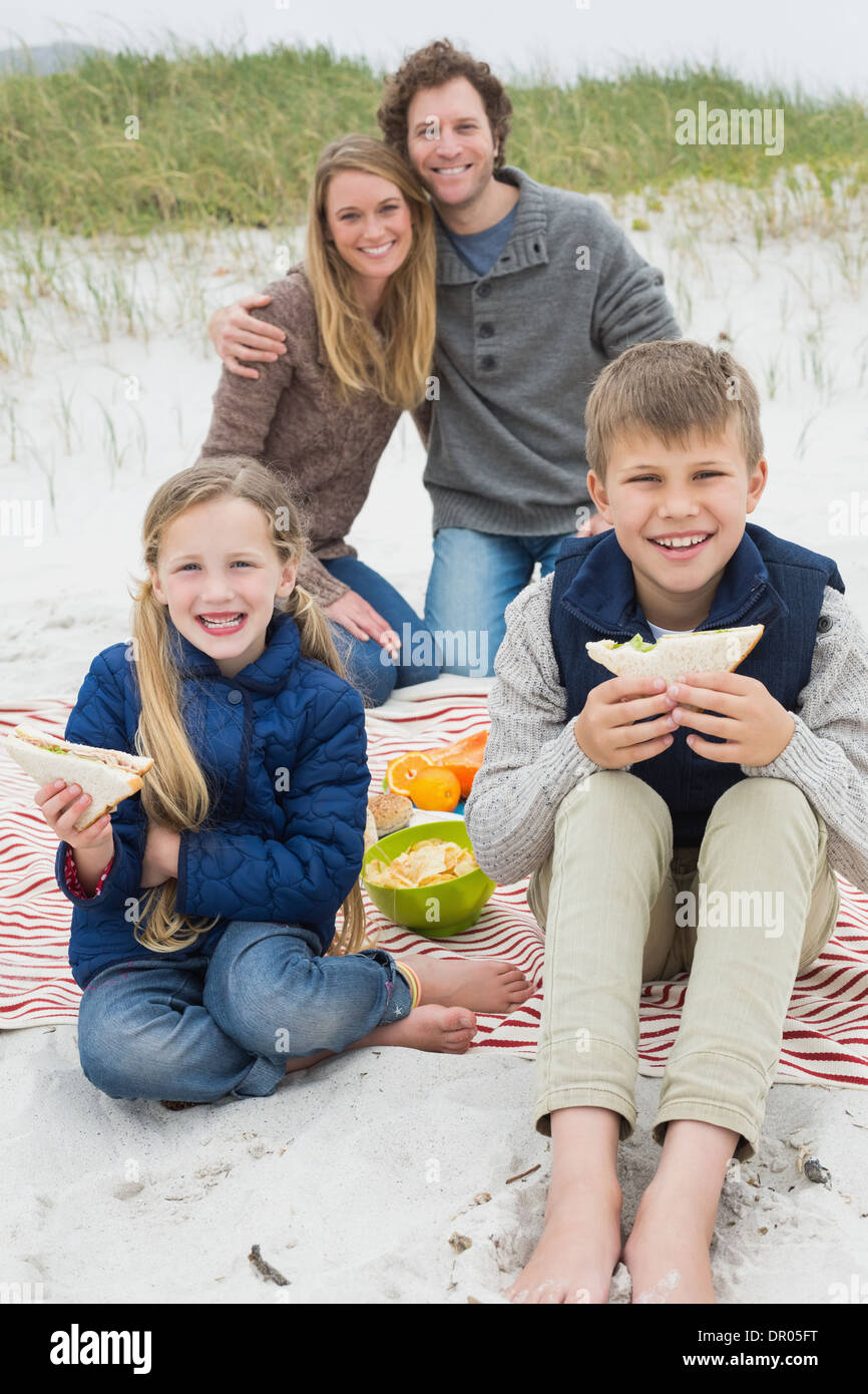 Food beach family hi-res stock photography and images - Alamy