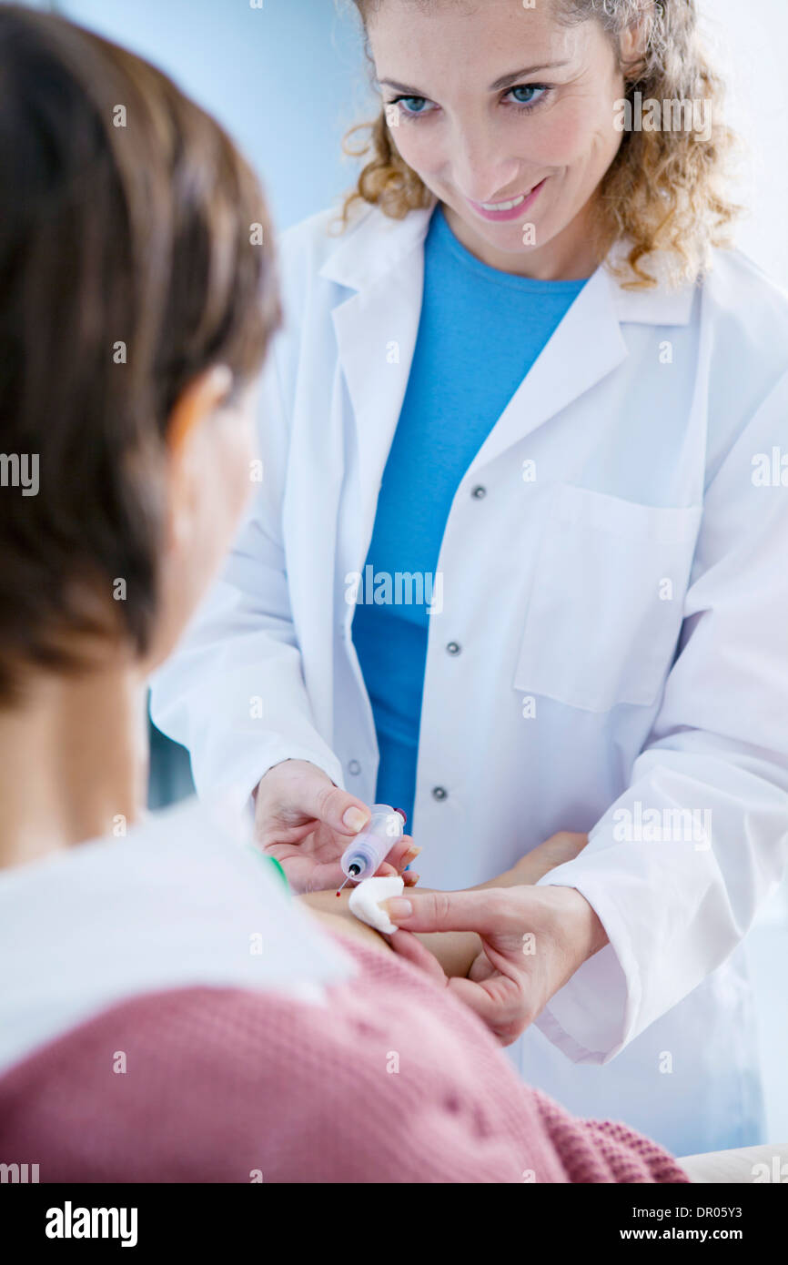 BLOOD SPECIMEN IN A WOMAN Stock Photo - Alamy