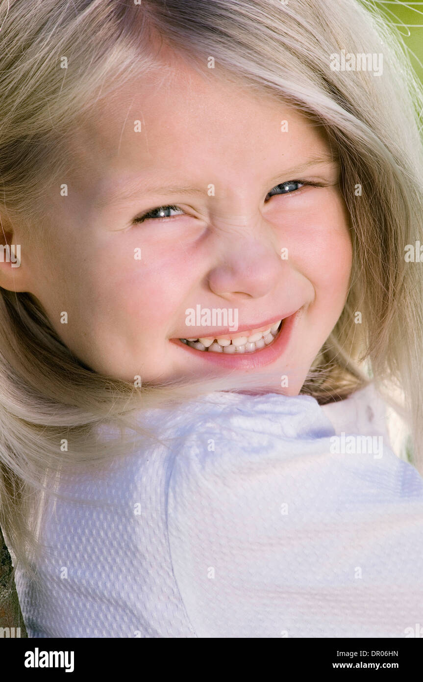 Child outdoors hi-res stock photography and images - Alamy