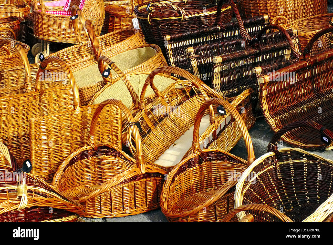Basketry shop hi-res stock photography and images - Alamy