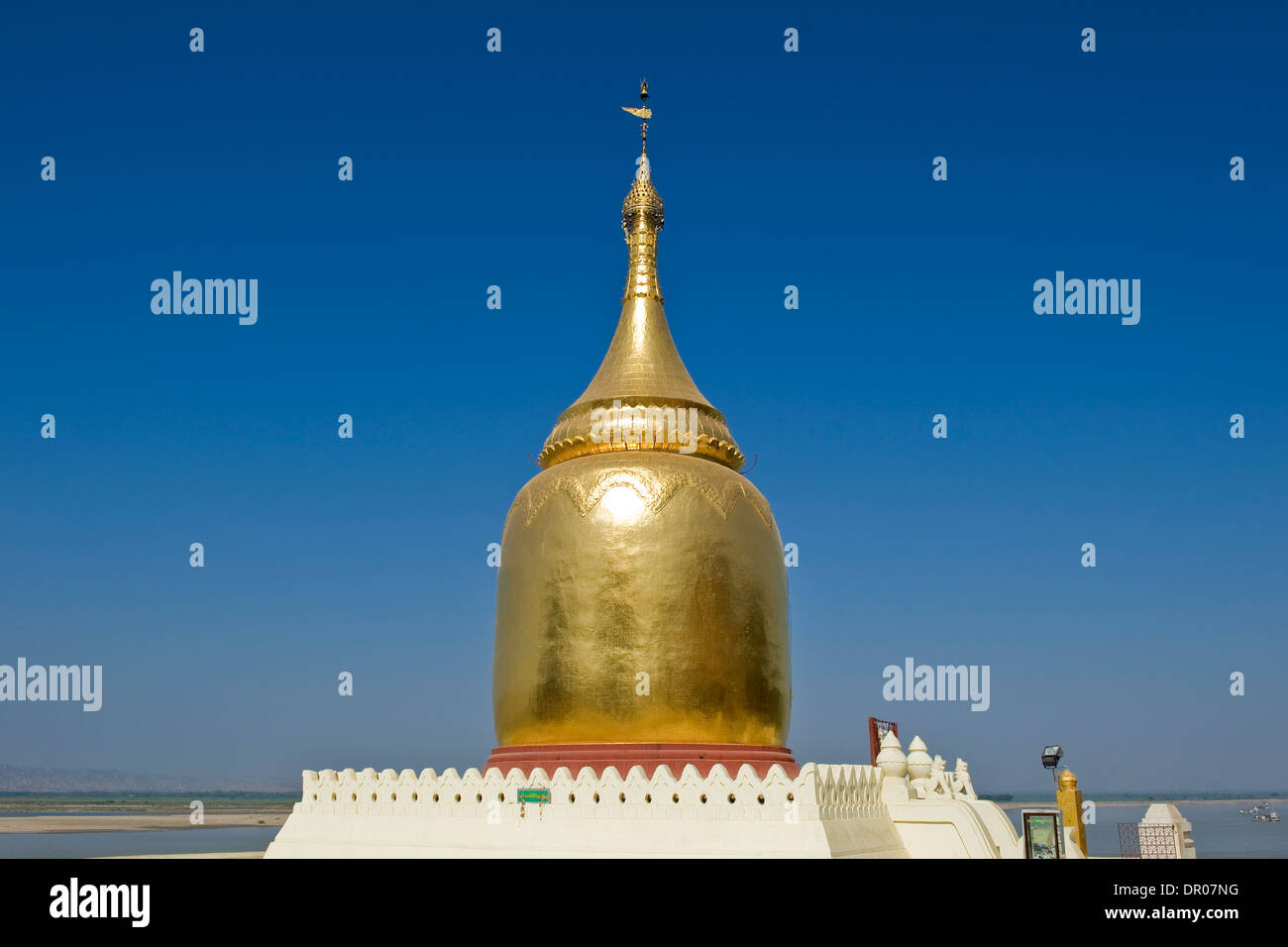 Myanmar, Bagan, Buphaya paya Stock Photo - Alamy